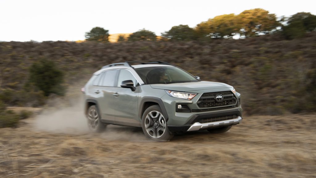 The 2019 Toyota RAV4 gets IIHS' highest rating: Top Safety Pick ...