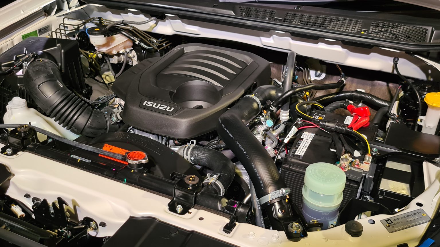 Isuzu Celebrates 15 Years of D-Max With The D-Max Stealth - Automacha