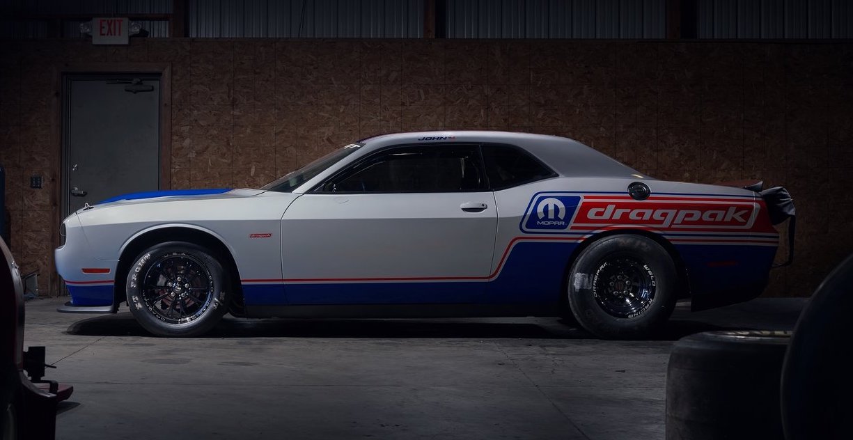 Dodge Challenger Mopar Drag Pak Runs 7.5 s From Factory - Automacha