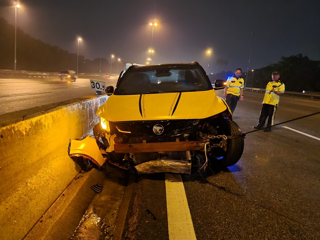 Bumblebee X50 Crashes After Aquaplaning On Wet Highway - Automacha