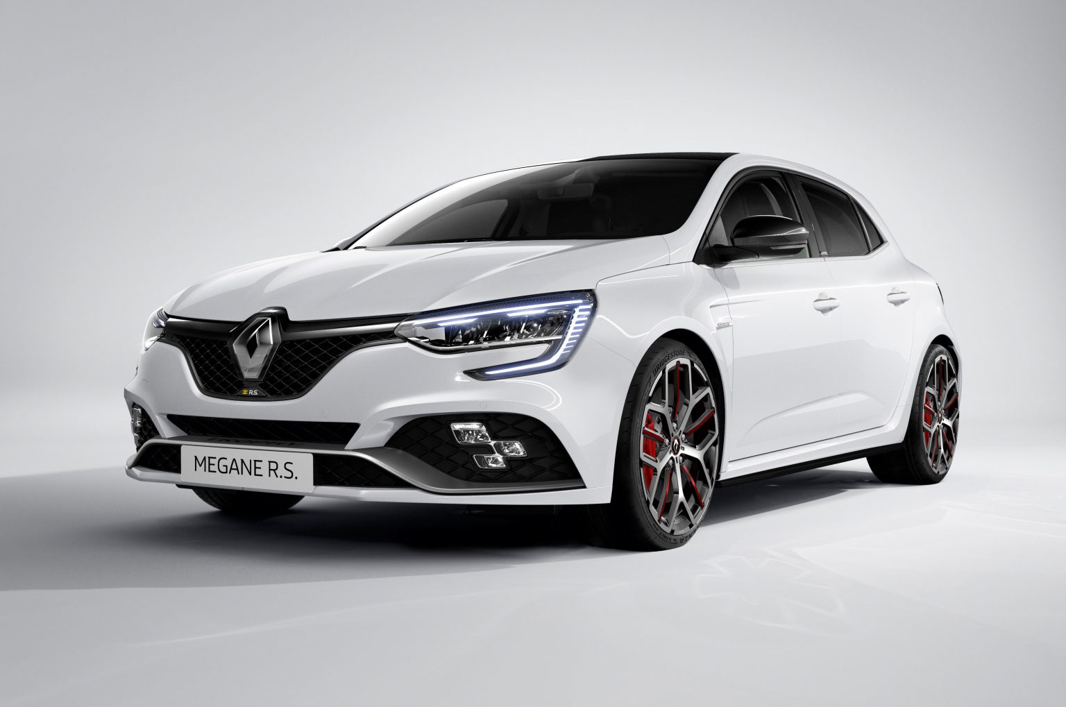Renault Megane R.S. 300 TROPHY Debuts In Malaysia - Automacha