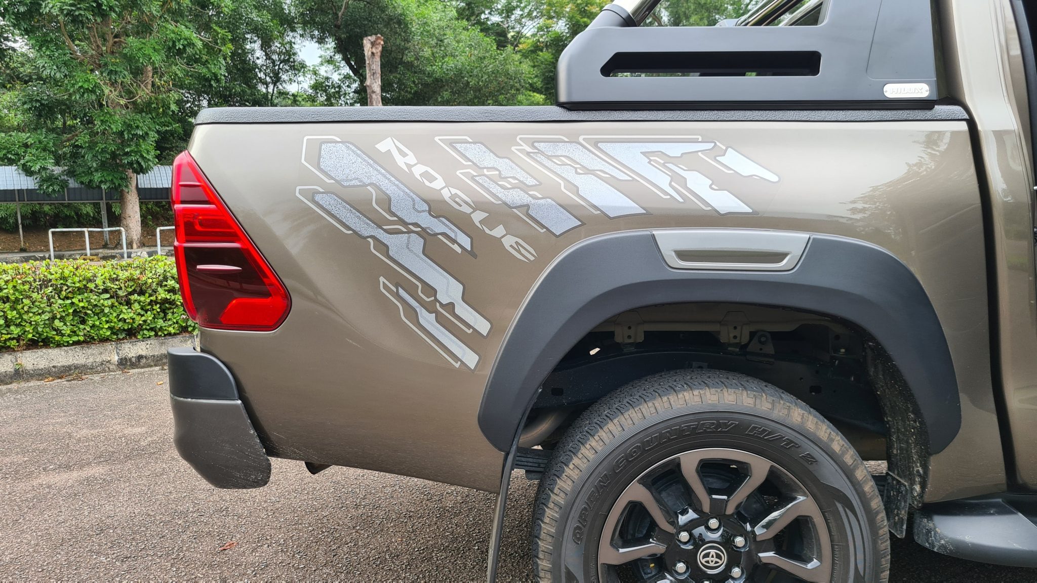 First Drive Impressions: Toyota Hilux 2.8 Rogue 4x4 - Automacha