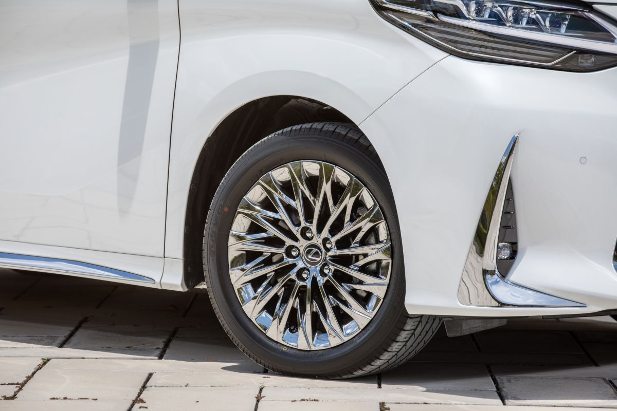 Lexus LM350 Officially Lands Locally Costing RM 1.15 Million - Automacha