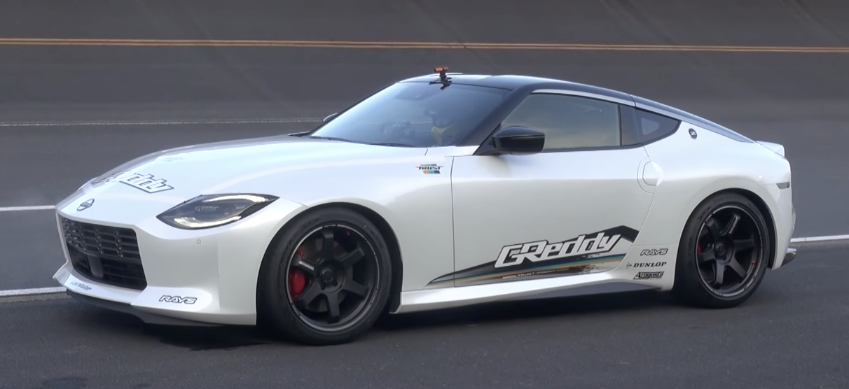 TRUST-tuned Nissan Z Manages To Hits 285 km/h On Track - Automacha