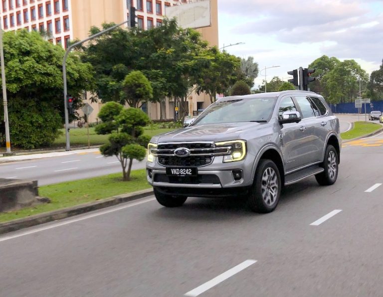 Ford Everest Titanium City Test Drive Review - Automacha