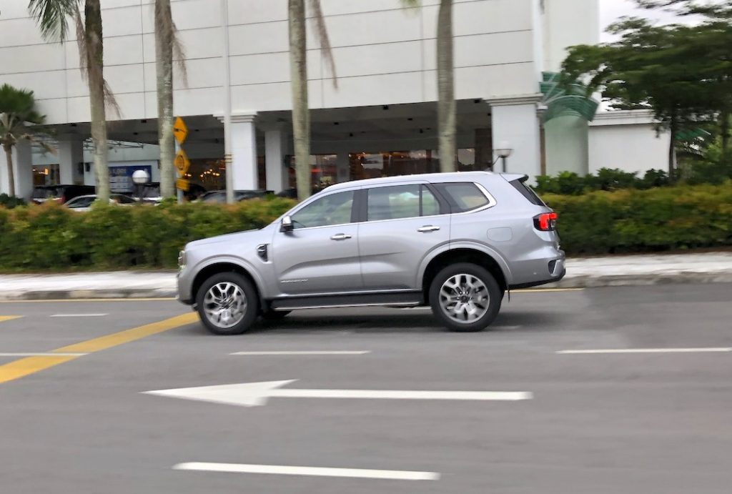 Ford Everest Titanium City Test Drive Review - Automacha