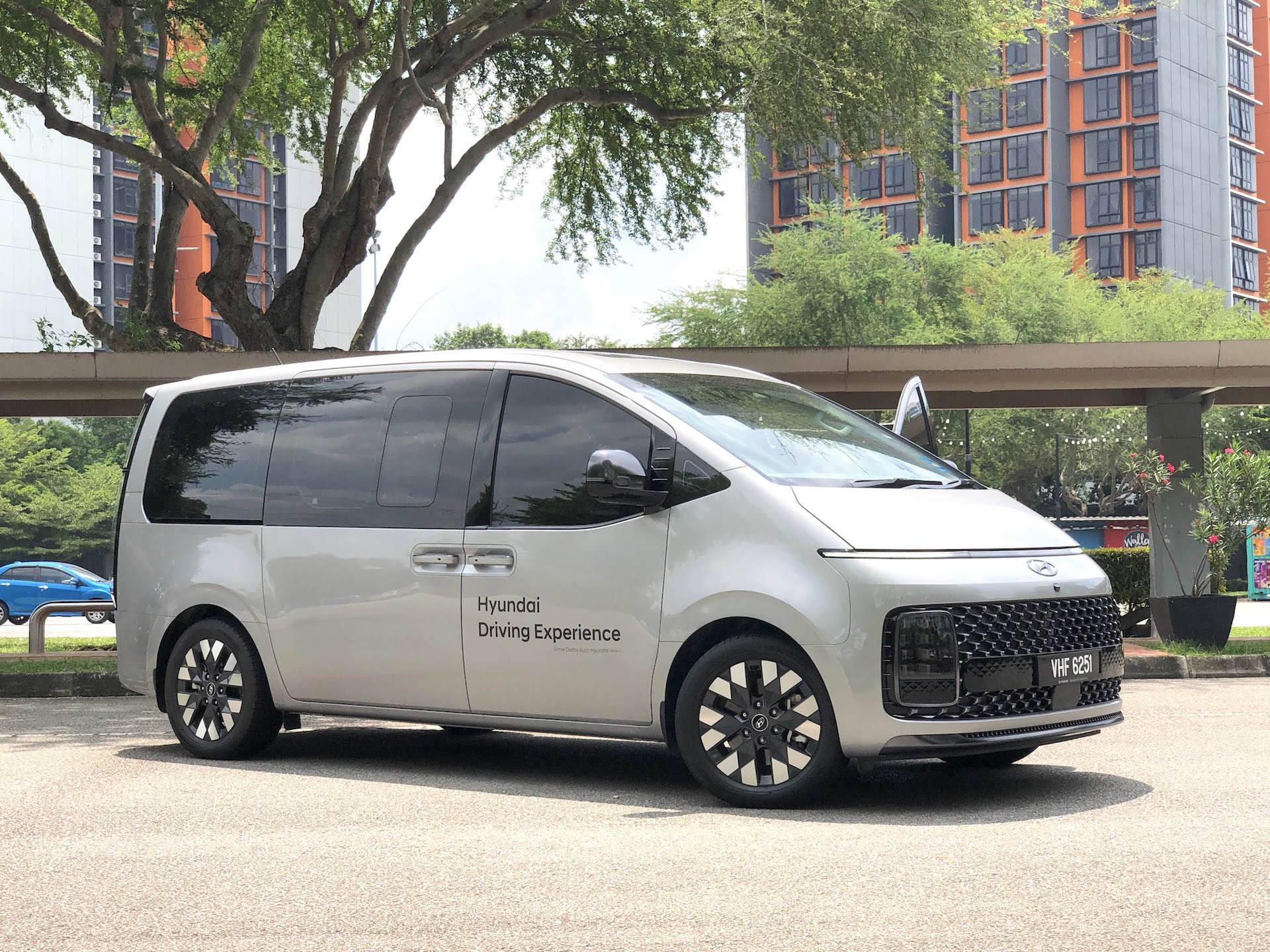 Hyundai Staria MPV Wins The 2023 VOTY Exterior Design Award - Automacha