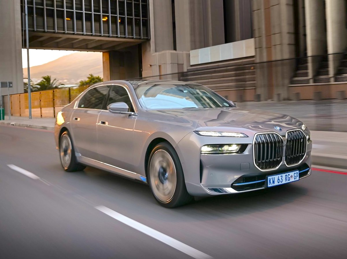 BMW i7 Electric Luxury Sedan In Showrooms For RM729,800 - Automacha