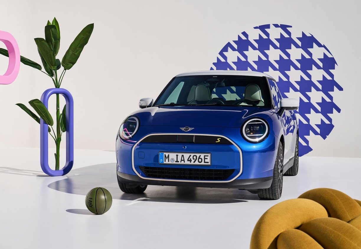 New MINI EV Debuts With Minimalist Cabin & More Range - Automacha