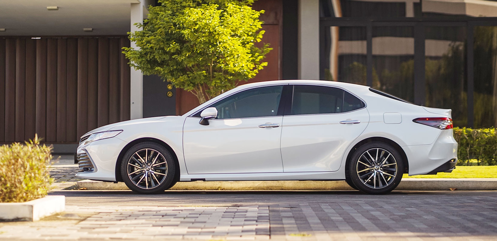 Spec Vs Spec: Toyota Camry 2.5V Vs Tesla Model Y SR RWD - Automacha