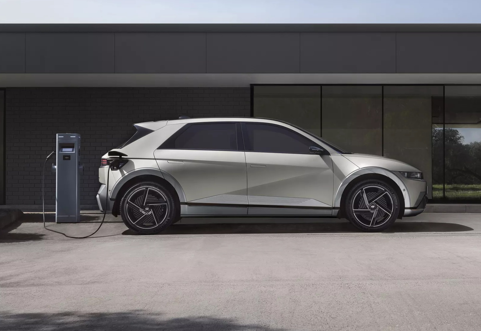 Hyundai IONIQ 5 Finally Nets A Rear Wiper With Its Recent Facelift ...