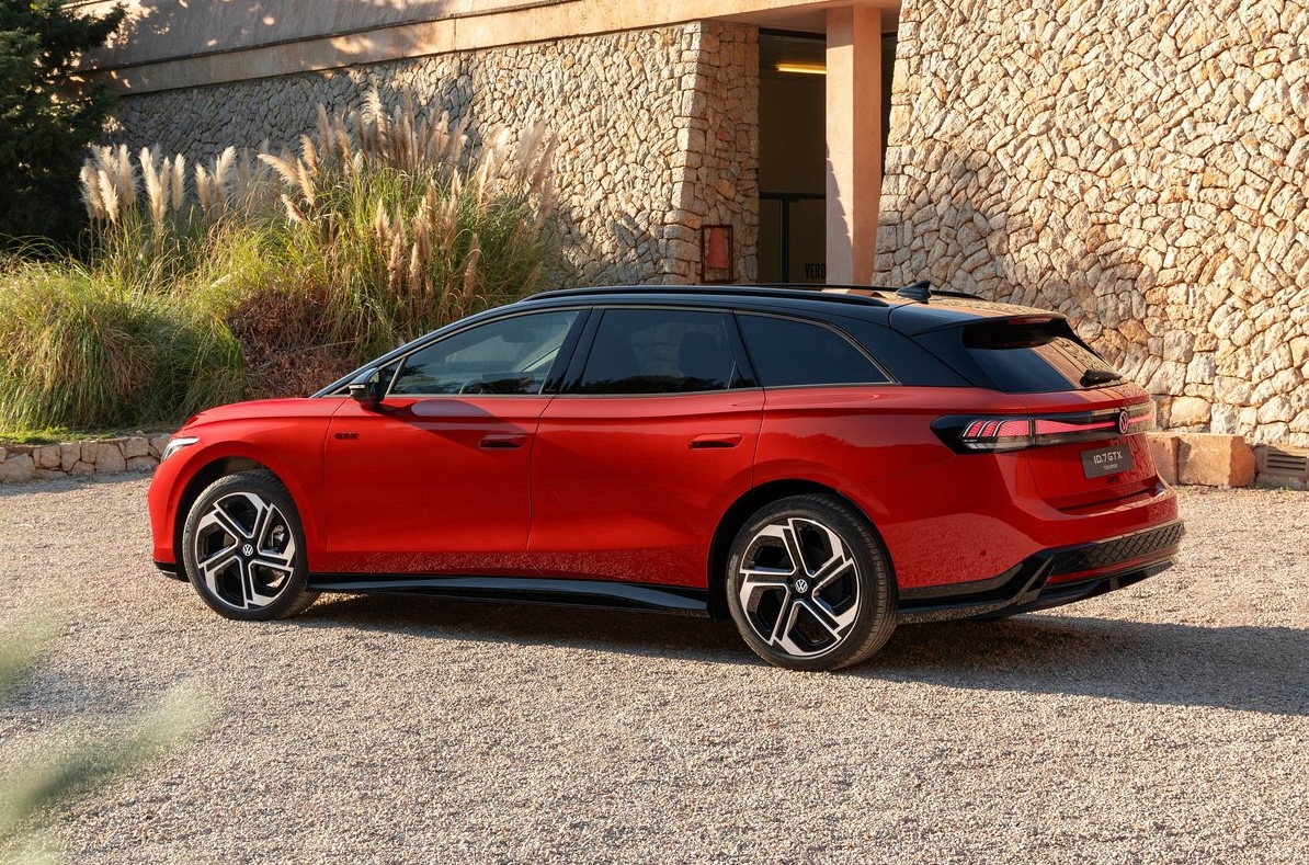 The ID.7 GTX Tourer Is Volkswagen’s Hot New All-Electric Estate - Automacha