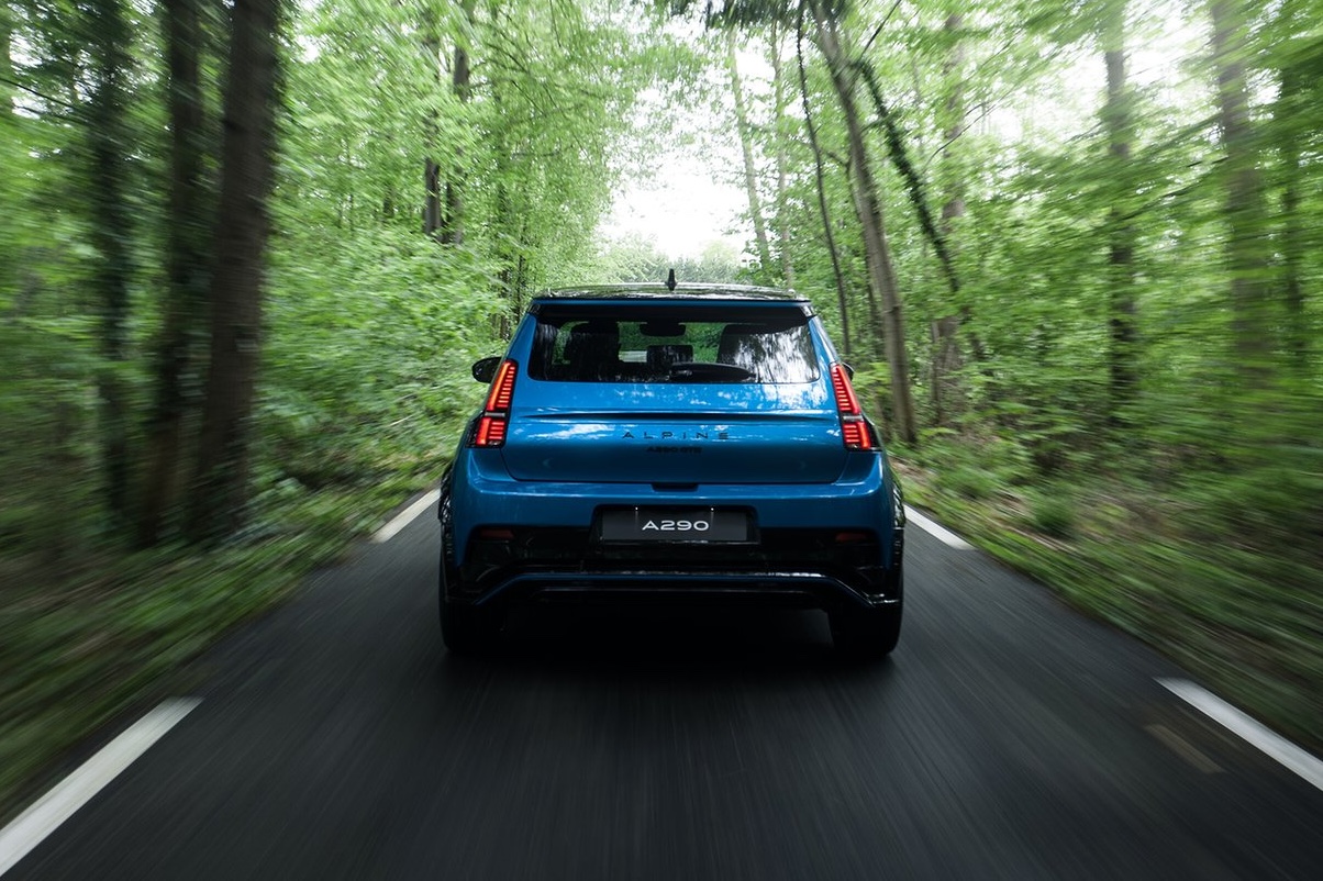 The New Alpine A290 All-Electric Hot Hatch Game-ifies Driving Fun ...