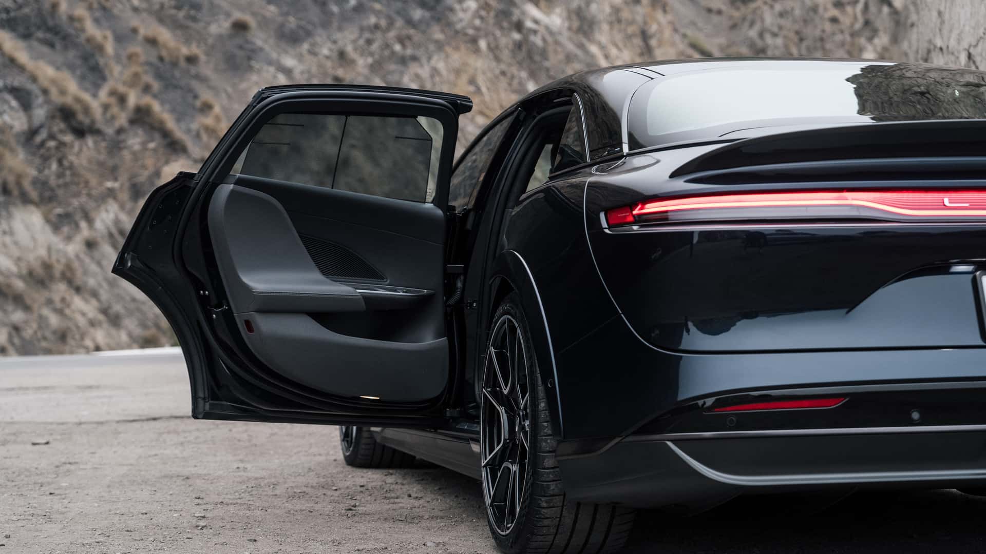 This Lucid Air Sapphire Is The Fastest Armoured Car In The World ...