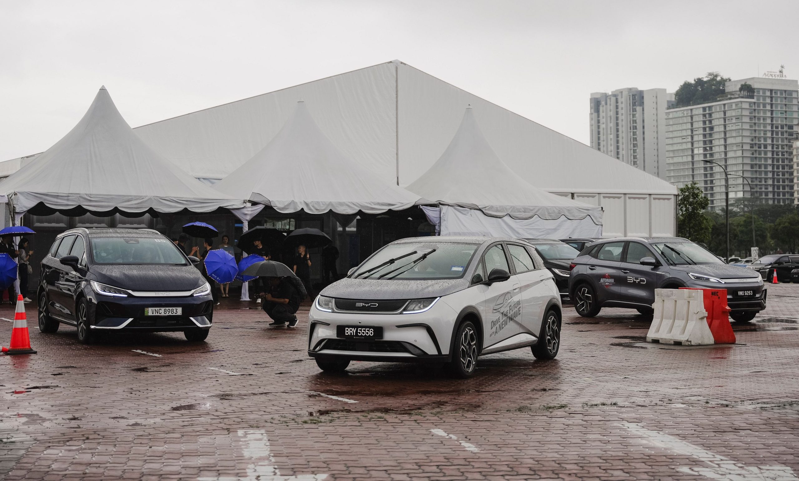 BYD Raises RM 24.7 Billion In Hong Kong's Largest Share Sale In 4 Years ...