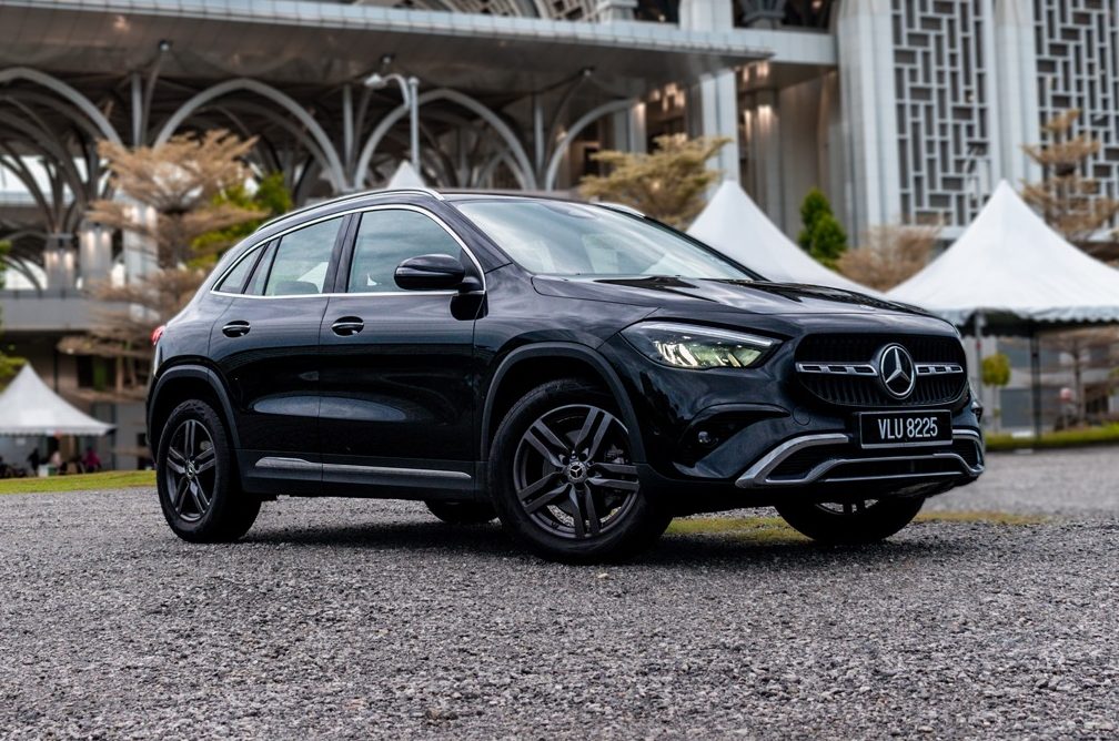 Mercedes-Benz GLA 200 & 250 Facelift Review: The Old Man Benz? - Automacha